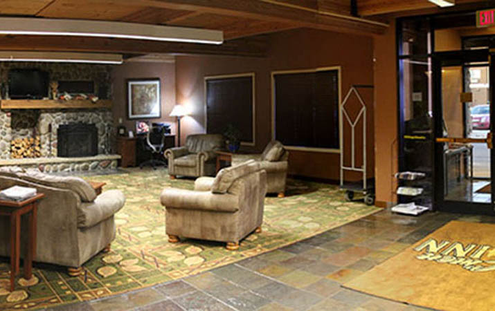 C'mon Inn Hotel & Suites