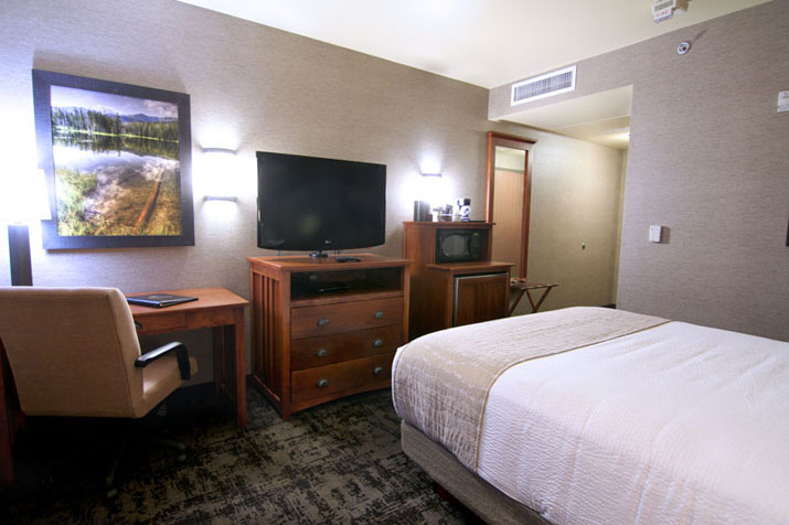 C'mon Inn Hotel & Suites