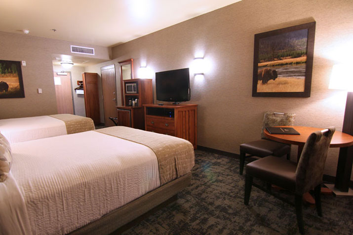 C'mon Inn Hotel & Suites