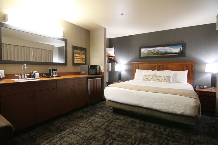 C'mon Inn Hotel & Suites