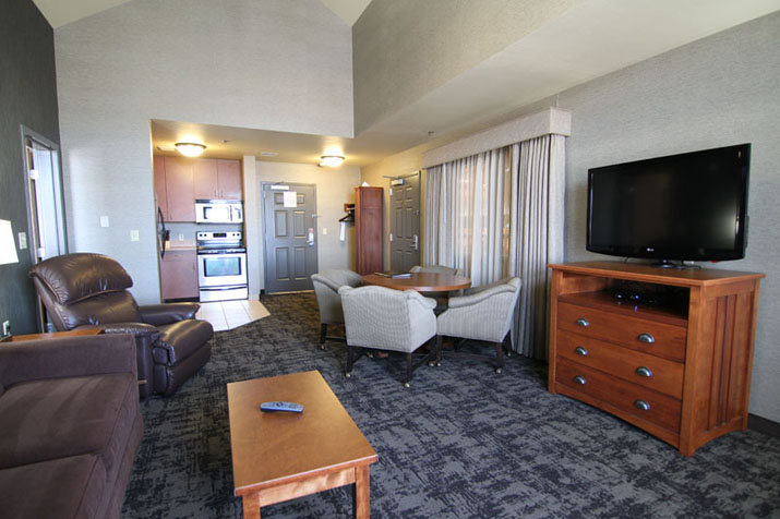 C'mon Inn Hotel & Suites