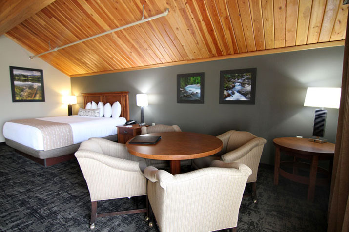 C'mon Inn Hotel & Suites