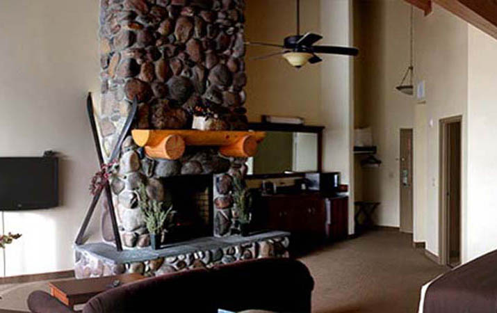 C'mon Inn Hotel & Suites